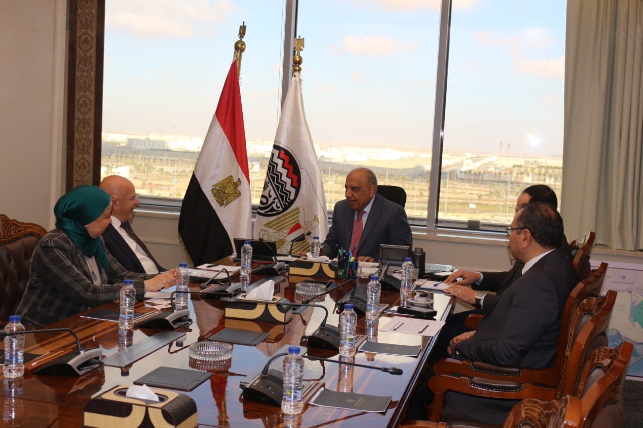 Minister of Public Enterprises Sector meets ExpoLink President to ...