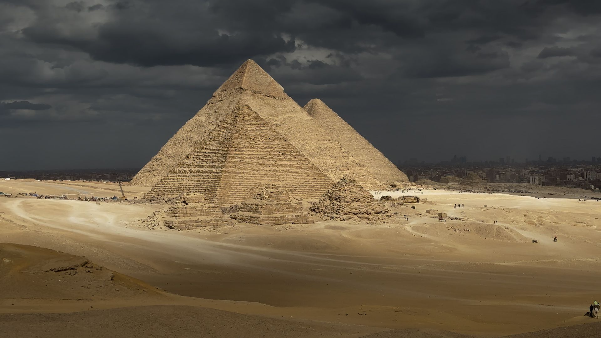 Giza’s Smallest Pyramid Retains Its Rugged Beauty as Cladding ...