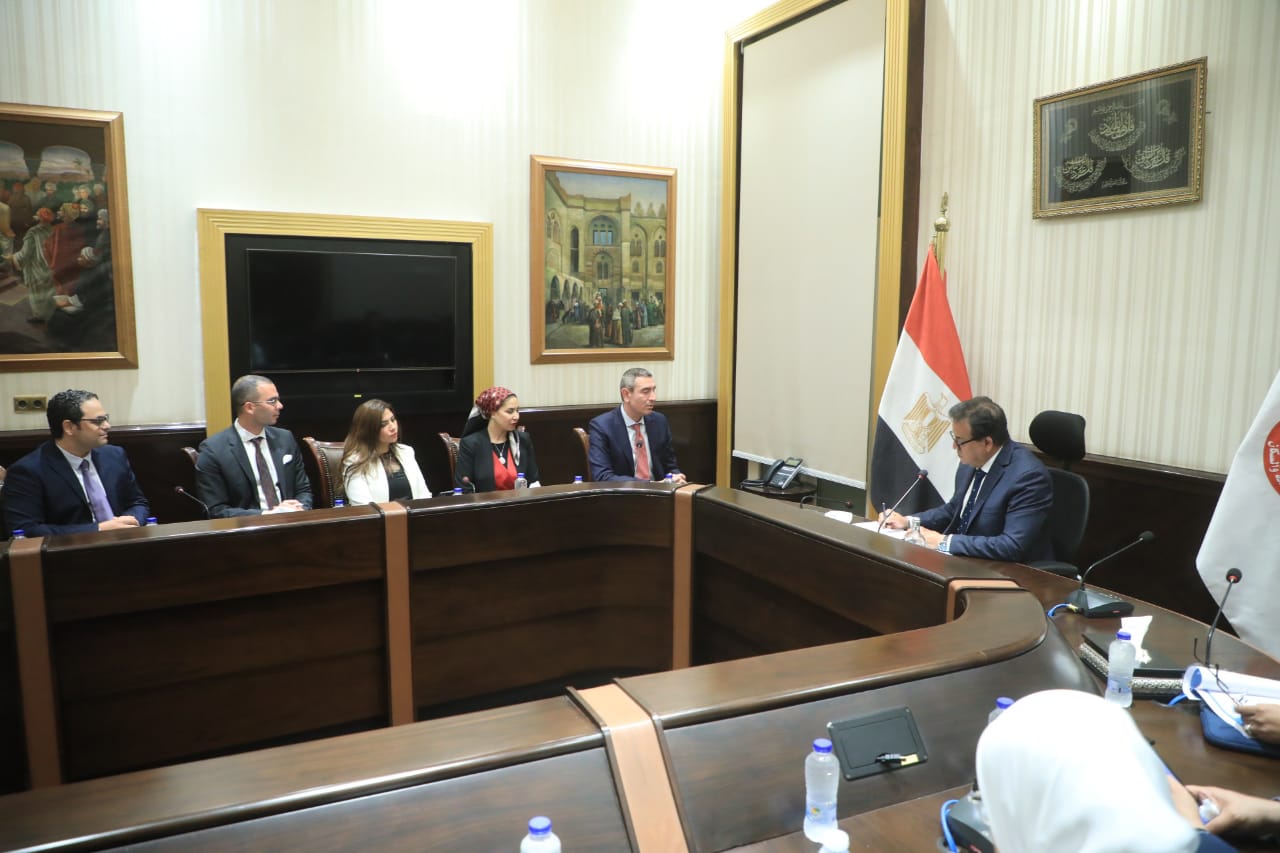 Egypt’s Health Minister meets with Pfizer representatives to enhance cooperation - Dailynewsegypt